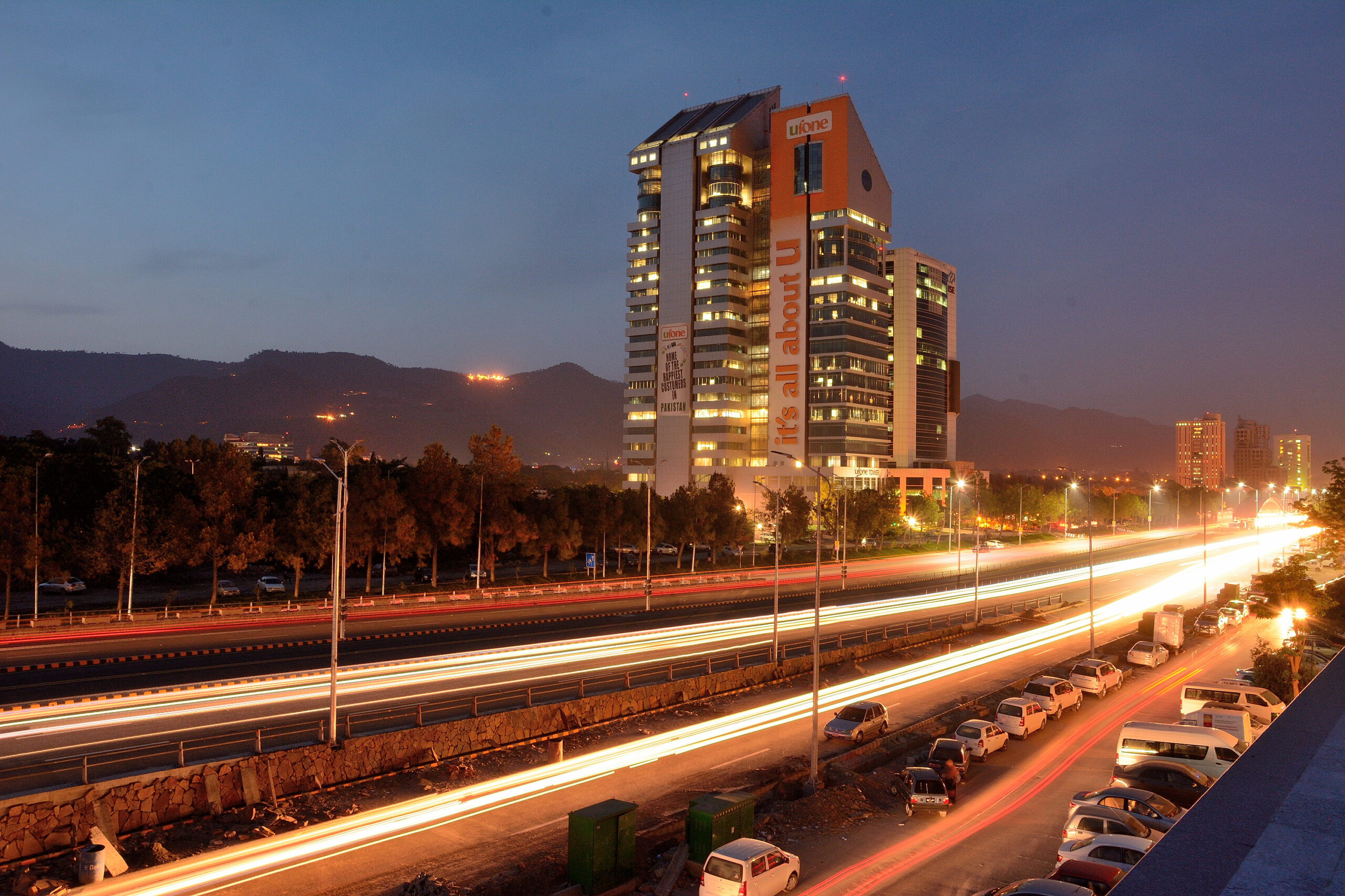 Let's Explore Commercial Investments in Islamabad: A Beginner's Guide!